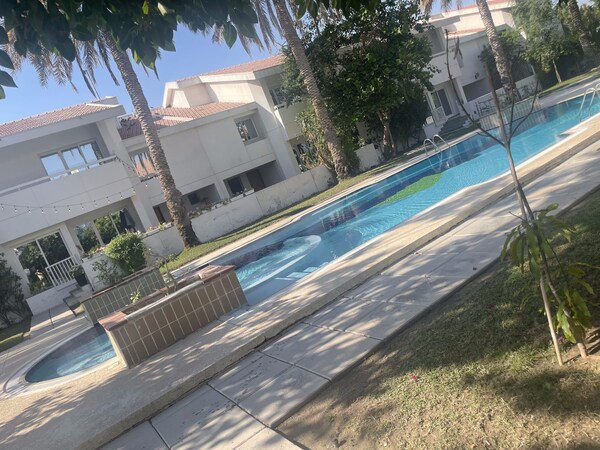 Spacious Villa With 4 Bedrooms In Dubai Near To International Airport - Dubaï
