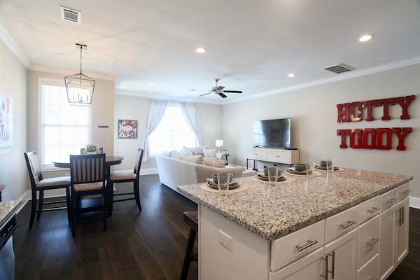 Colonel's Crib - 3 Bedroom Suites + Loft! - 牛津