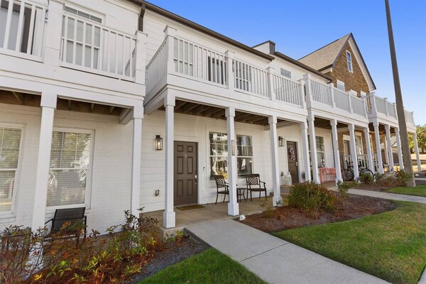 Chic Oxford Getaway With 3 Bedroom Suites! - Oxford, MS