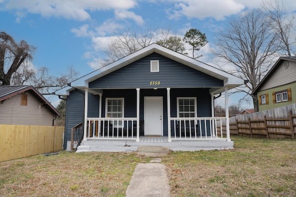 Comfy Knoxville Home\nnear Downtown, Interstate, Wi-fi, Free Local Gift Cards! - Knoxville, TN