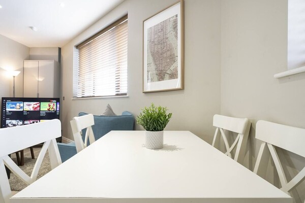 Old Hollywood- 1 Bd Ap (Gold Short Term Stays ) - George Best Belfast City Airport (BHD)
