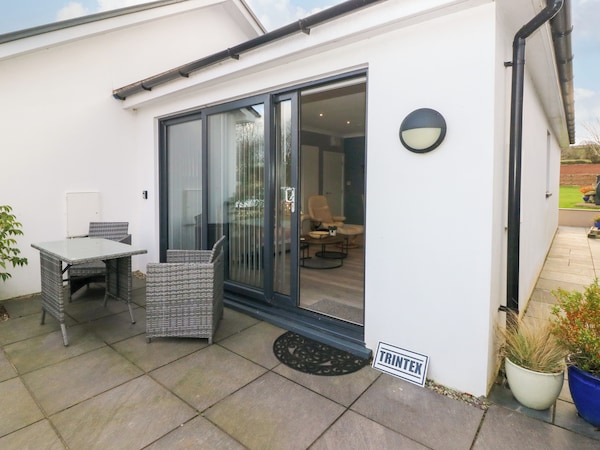 The Annexe @ Trintex, Pet Friendly, With A Garden In St Florence - Manorbier