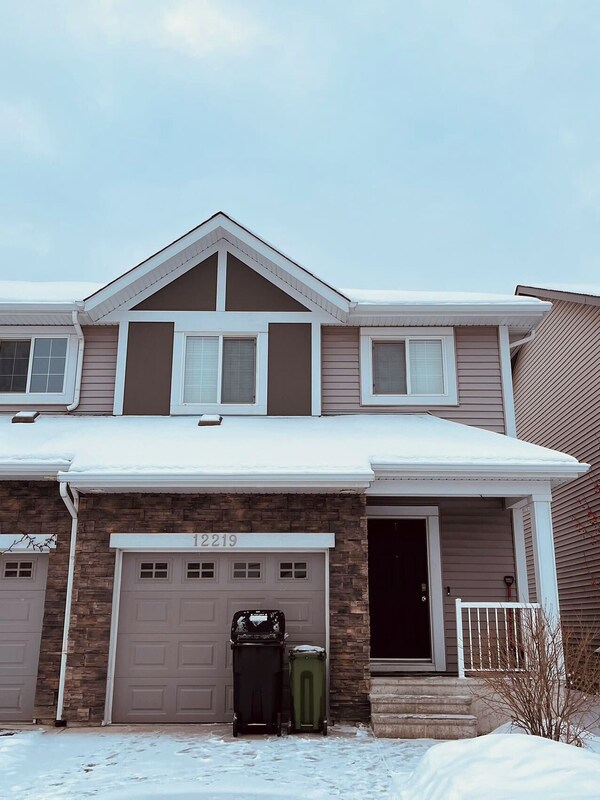 Entire Beautiful And Cozy Home In Northwest Of Edmonton - St. Albert