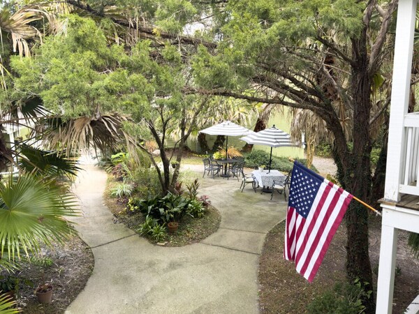 Downtown Ocean Springs 2 Bed 2.5 Bath With Garage - Ocean Springs, MS