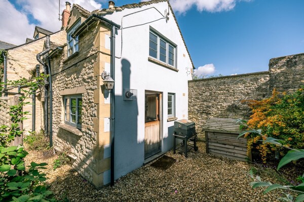 A Beautiful Characterful Cotswold Cottage - Post Office Cottage - Burford