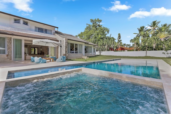 Spacious 7-bedroom House With Pool And Hot Tub In Casa De Campo - Dominica