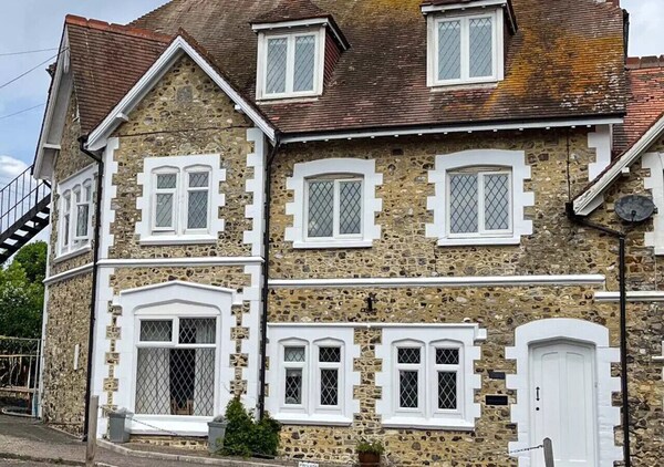 Beach Court - Two Bedroom House, Sleeps 4 - Lyme Regis
