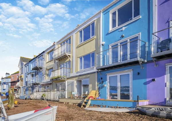 Saltwhistle View - One Bedroom Apartment, Sleeps 2 - Teignmouth