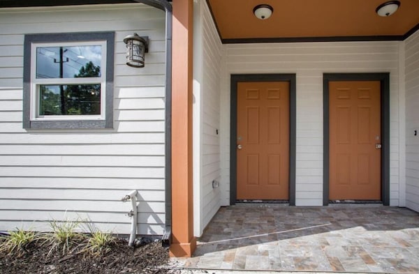 Spacious 6-bedroom 6-bathroom Near Med Center Houston. Sleeps 12 - Houston, TX