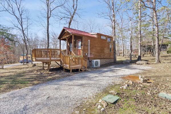 Tiny House @ Trailhead Cabins - Monteagle, TN
