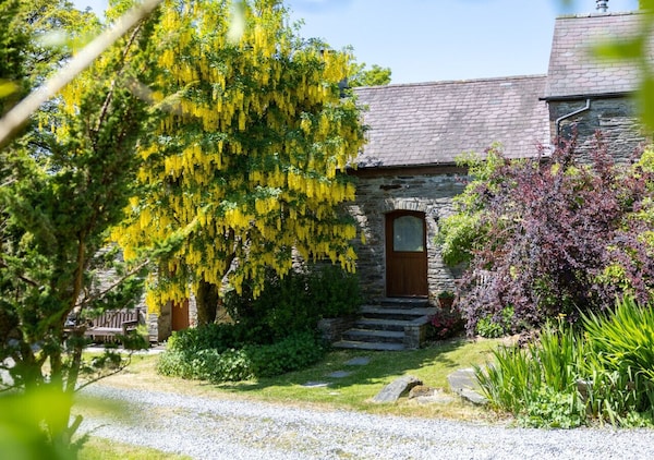 Ysgubor Ganol - One Bedroom House, Sleeps 2 - Pembrokeshire