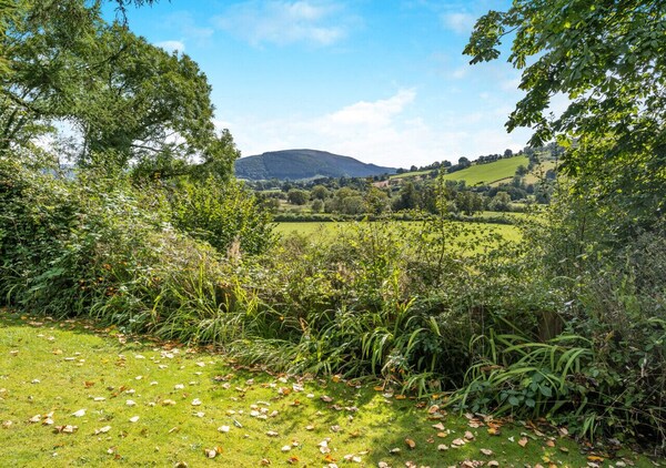 Holly Cottage - Scethrog - Brecon