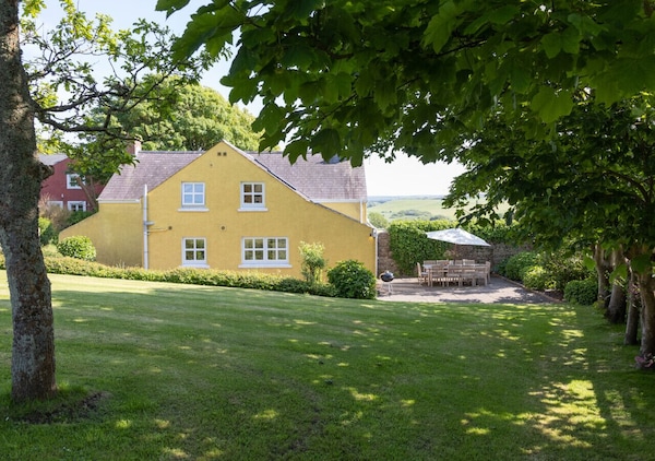 Hoopers Cottage - Four Bedroom House, Sleeps 10 - Little Haven