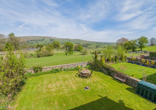 Stoneleigh - Hawes - Three Bedroom House, Sleeps 5 - Askrigg