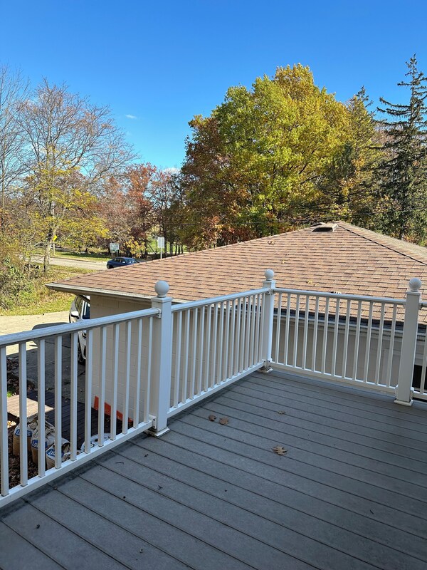 Game On Parma With Wifi, Ac And Game Room Family And Pet Friendly - Parma, OH