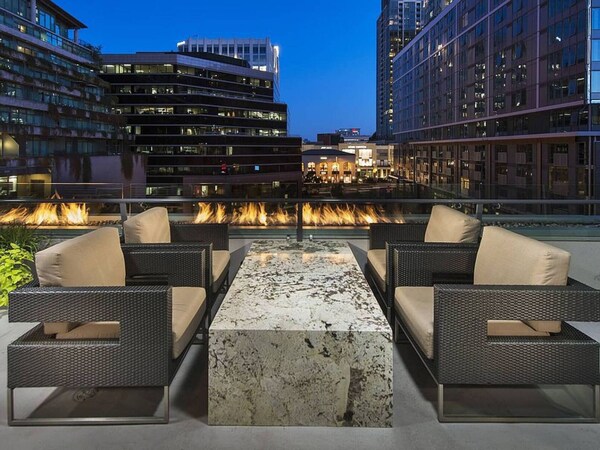 Penthouse 2b  2b +Gym +Yoga Room +Lounge +Pool +Wifi In Downtown Bellevue - Bothell, WA