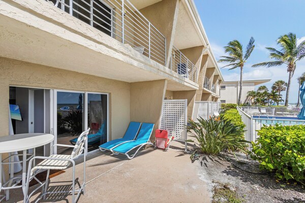 Charming 1-bedroom, Beachfront Condo In Fabulous Longboat Key Steps To The Beach - Longboat Key, FL