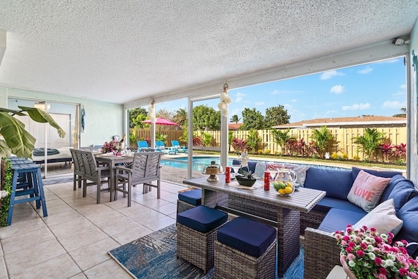 Trop Chic Pool Home Lanai, Pool Table, Ping Pong - Delray Beach, FL