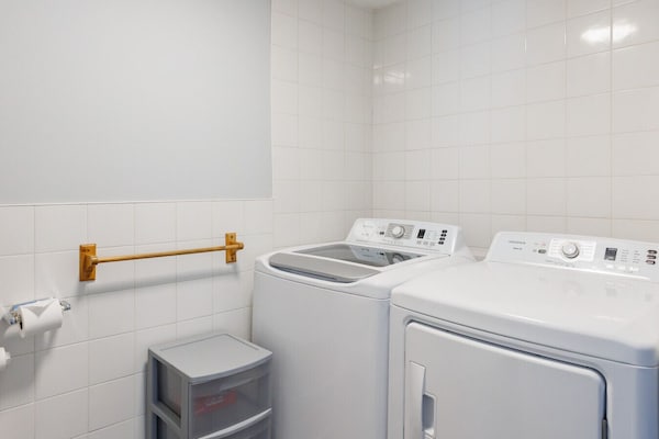 86a King Bed 2bd 3bt On Queen St. Downtown - 샬럿타운