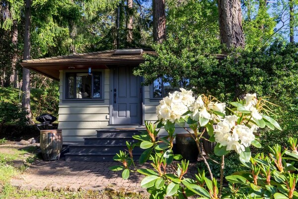 The Nest Oceanfront Retreat On Salt Spring Island - Salt Spring Island