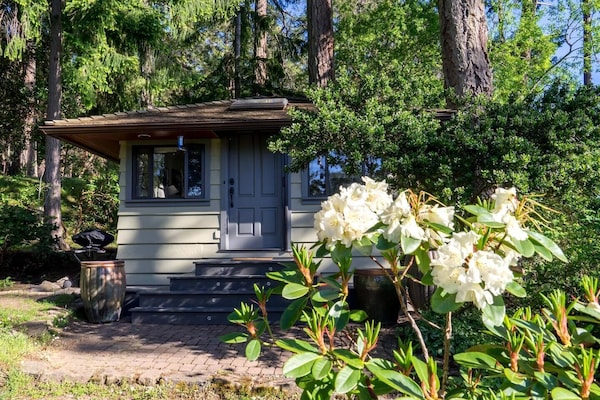 The Nest Oceanfront Retreat On Salt Spring Island - Salt Spring Island