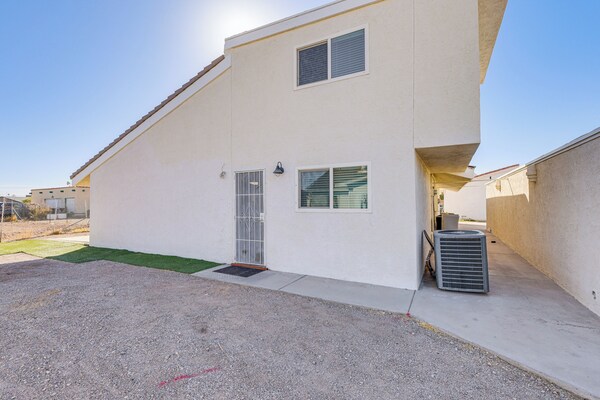 Convenience By The River: Bullhead City Townhome! - Bullhead City, AZ