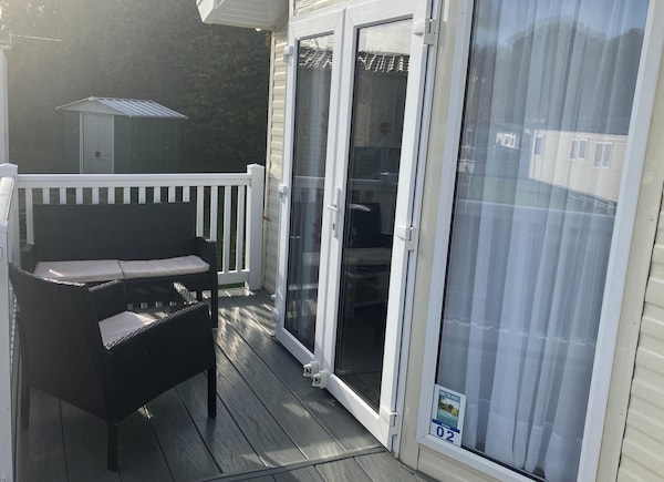 Beautiful Caravan With Decking & Wifi At Carlton Meres Park Ref 60002r - Suffolk