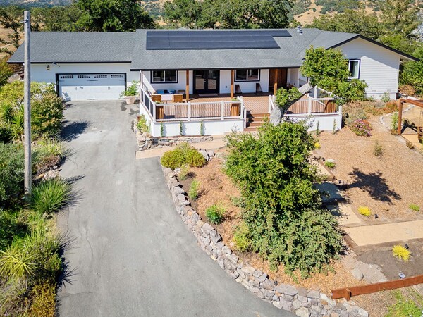 Modern Farmhouse With Pool & Vineyard - Santa Rosa, CA