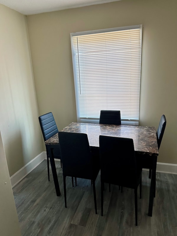 Comfy 3 Bedroom Entire Home With Cozy Vibes - Akron, OH