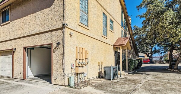 30+ Day Rental - Charming 2-bedroom Town Hm - 1 Car Garage With Wifi, Ac - San Antonio, TX