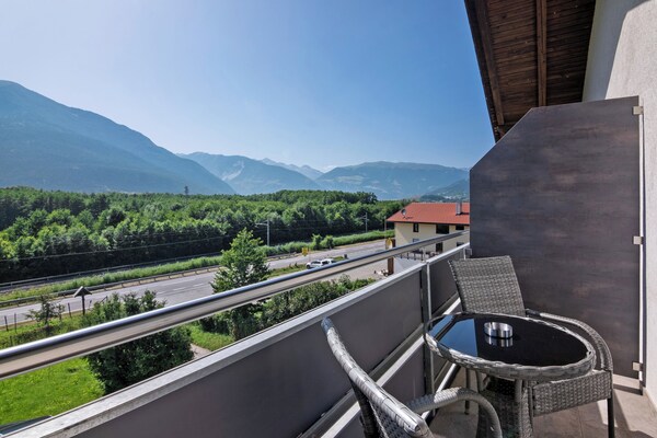 Ferienwohnung 'Schöneck Alpenrose' Mit Bergblick, Gemeinschaftsterrasse Und Wlan - Mals