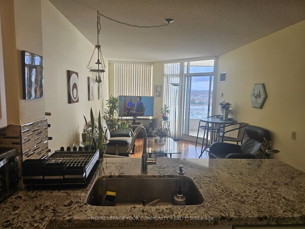 1 Bedroom Condo - Toronto- Markham; Highway 7-leslie St & 404 . - Markham