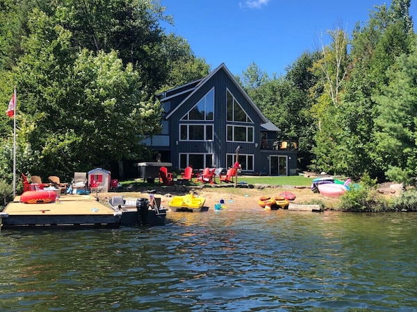 Camp David Beautiful Five Bedrooms  Private Beach - Ontario 60