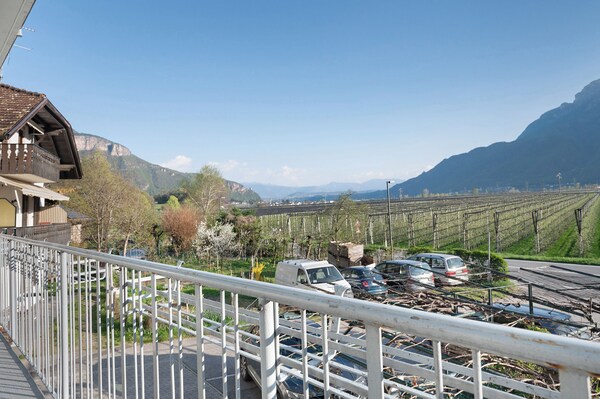 Zimmer 'Haus Burger Vilpian 5' Mit Bergblick Und Wi-fi - Bozen