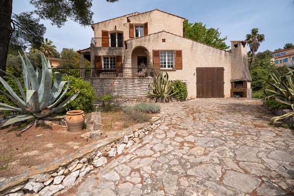 Villa Les Aloès  Oase Der Ruhe In Saint-cyr-sur-mer Mit Gemeinschaftspool Und Wlan - Saint-Cyr-sur-Mer