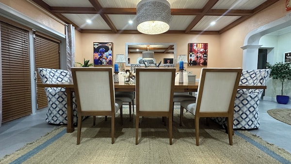 Island Chic Vacation Manor In The Tranquil Community Of Coral Harbour, Bahamas - Nasáu