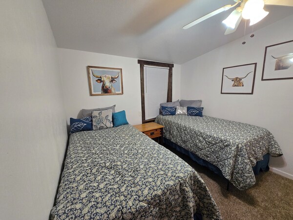 Charming 2-bedroom 2-bath Lake View Farmhouse At A Horse Ranch! - Oklahoma
