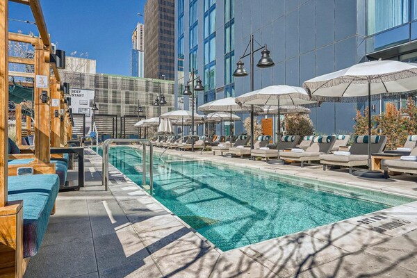 Blueground | Downtown, Pool & Ac, Nr Capitol - Austin, TX