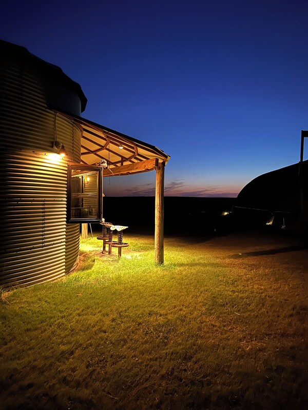 Unique Grainbin Ranch Stay - Kansas