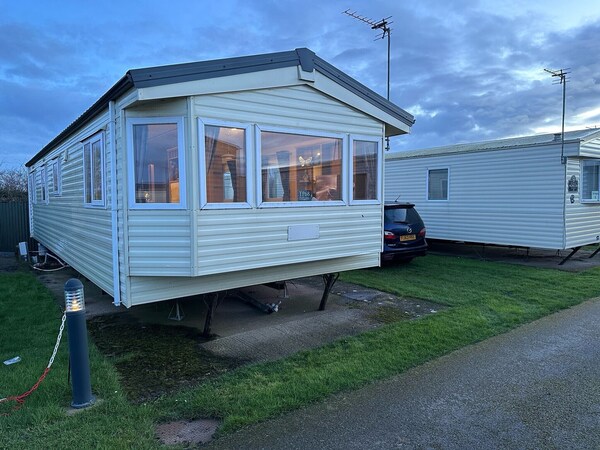 3 Bedroom, Pet Free, Static Caravan In Prestatyn - Rhyl Beach