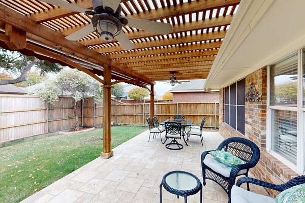 Spacious Modern Home With Game Room, Patio, Backyard & Bbq - Plano, TX