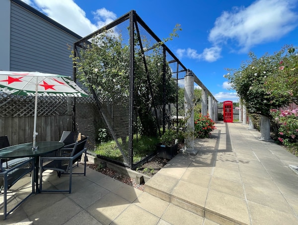 Cosy & New, With Yard, Near River, In Cbd: Cnzhouse - 基督城
