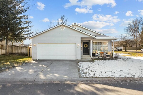 Blue Grass Bungalow: Pet-friendly Cda Retreat With Backyard & Bbq, Near Hiking, Dining & Downtown! - Coeur d'Alene, ID