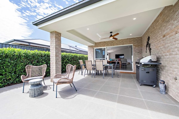 Waterway Retreat - Serene Living, Entertains 8 - 德寳市