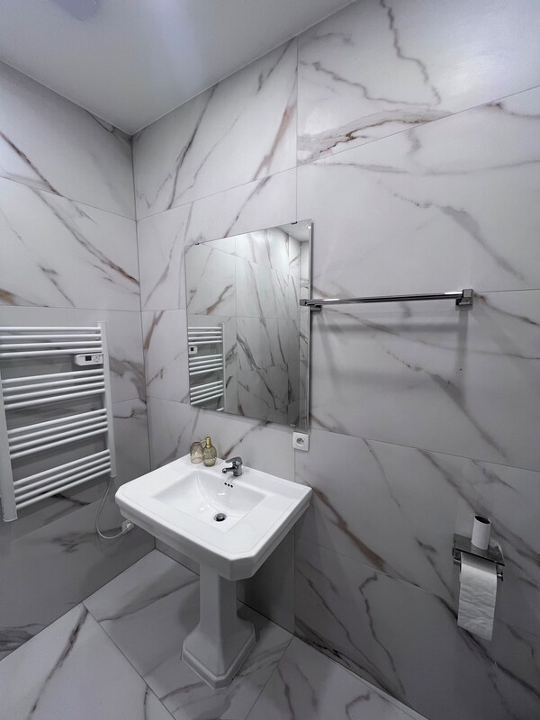 Charming Bed & Breakfast With Wifi In Superb Brugge - ブルージュ
