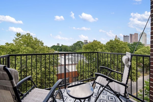 Luxury 1br Penthouse | Elevator | Free Parking! - Columbus, OH