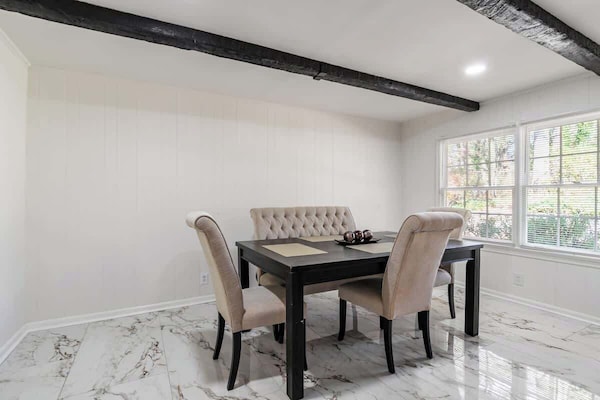Cozy 3br Retreat With Parking & Private Yard - Fairburn, GA