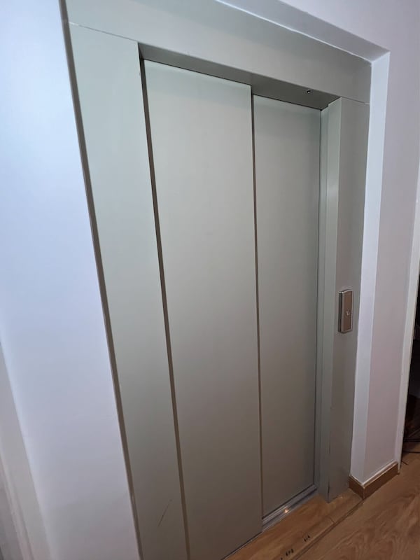 "Elegant 2-br Apartment With Unmatched Central Location!" - Algeciras
