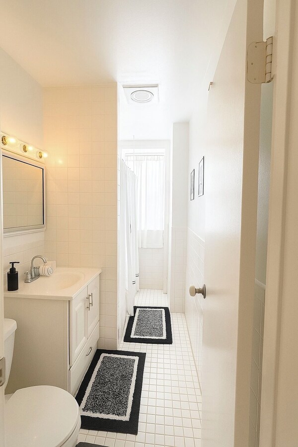 Stylish 1br With Nyc Views. Steps 2 Bus & 10 Mins To Nyc - Elmhurst - Queens NY