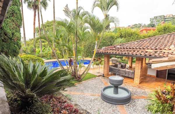 Premium Mansion In El Poblado W/nightclub & Maid/cook, Pool, Sauna, 7 Bedrooms - Envigado